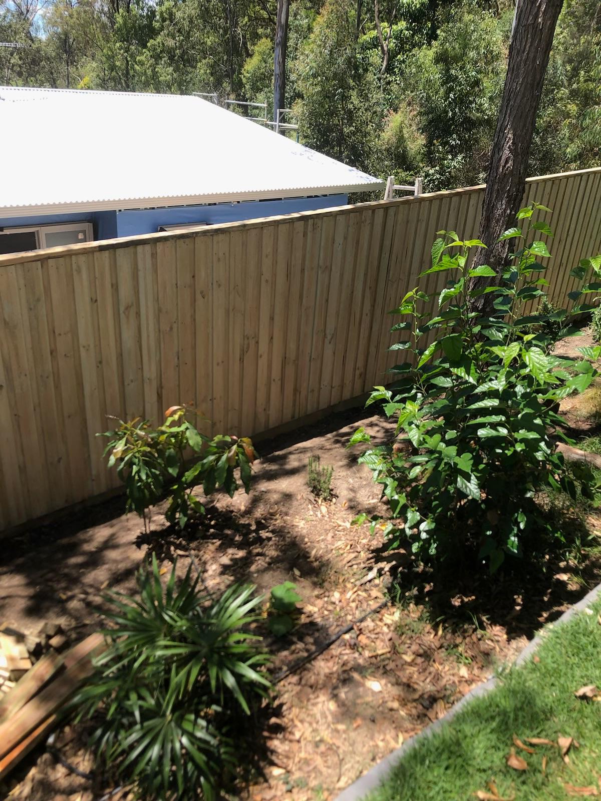 Timber Fencing - Synergy Fencing Services | Brisbane Fencing | Gold ...