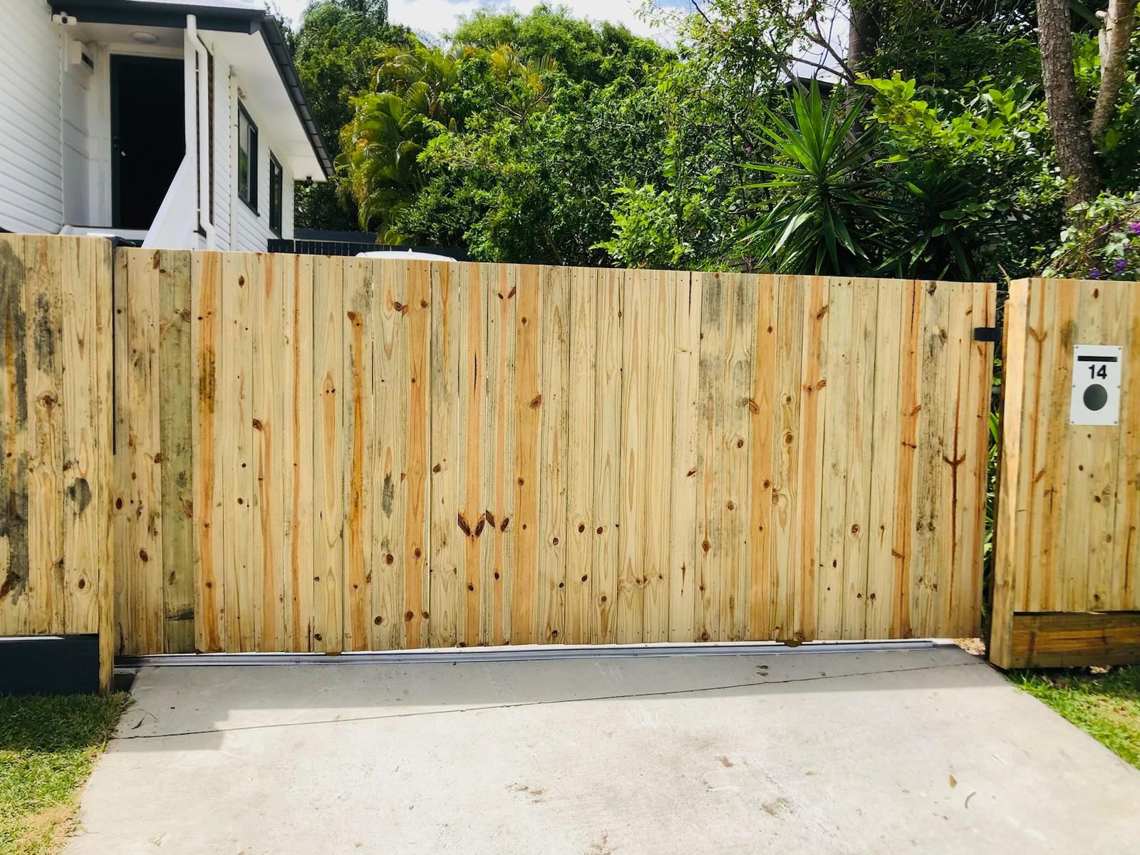Gate Installation - Synergy Fencing Services | Brisbane Fencing | Gold ...